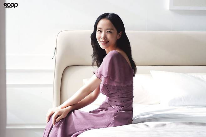 전도연52세에 이 미모라니믿기지 않는 자기관리청순 시스루 드레스룩 셀럽뉴스