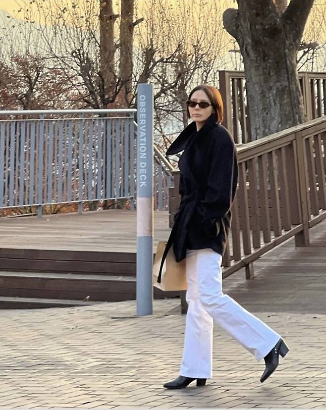 김나영 큼직한 생로랑백에 하늘색 외제차까지 사방이 억소리나는 럭셔리 데일리룩 뷰티는 내운명