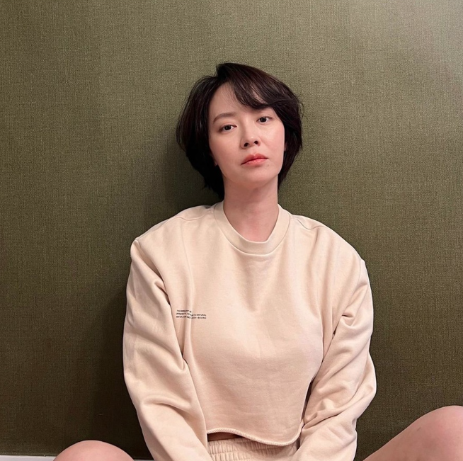 송지효살 확 빠져 한줌팔목여리여리해진 스타일링 어썸클