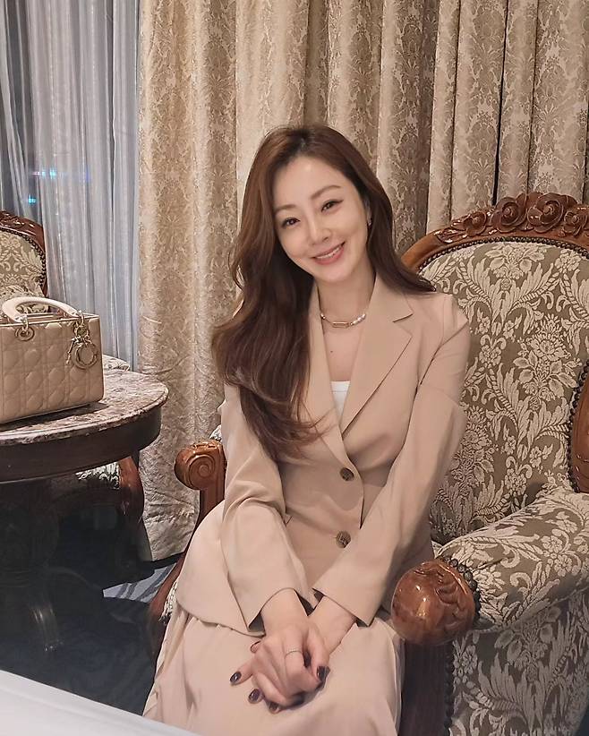 결혼보다 사랑이 먼저 23년 연애중인 51세 여배우 일상룩 라이프업