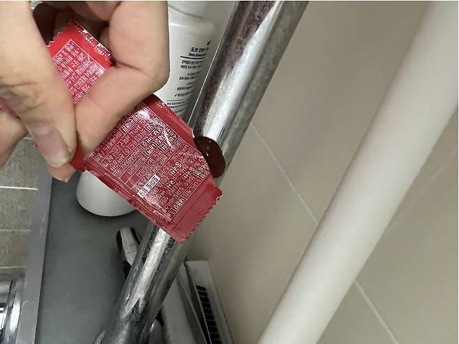 욕실에 녹 생겼는데 그냥 놔두세요 이것으로 지우니 속이 다 시원하네요 오늘살림루틴