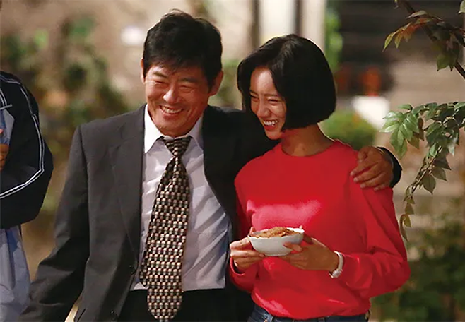 전국 딸들 다 울려버린 이 남자의 한 마디 너를 낳고 키우면서 꿀벌책방