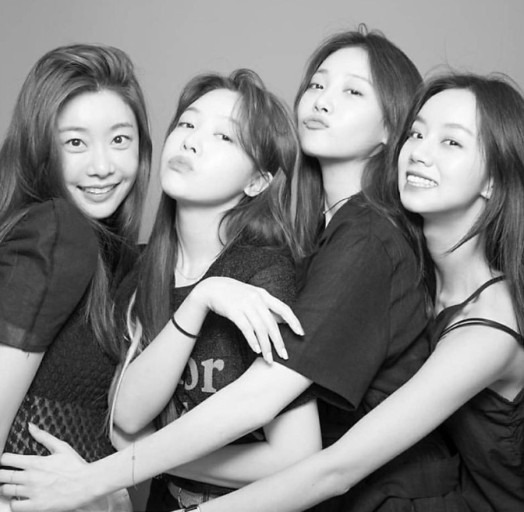 스태프들도 의심했는데 오래 비밀 연애하다 깜짝 결혼발표한 배우 커플 스포엔 뉴세이