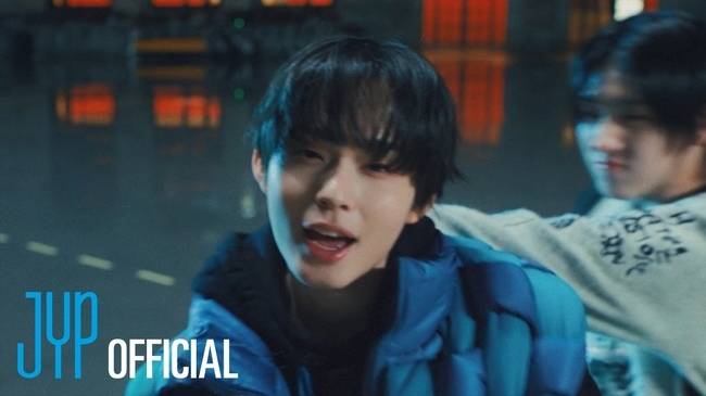 ‘JYP 신인’ 킥플립, 데뷔곡 MV 티저 공개…유쾌 발랄 바이브