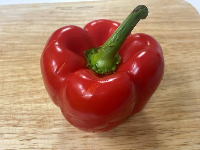 파프리카 그냥 자르지 마세요 씨까지 한 번에 제거하는 파프리카 손질법 꿀하우스