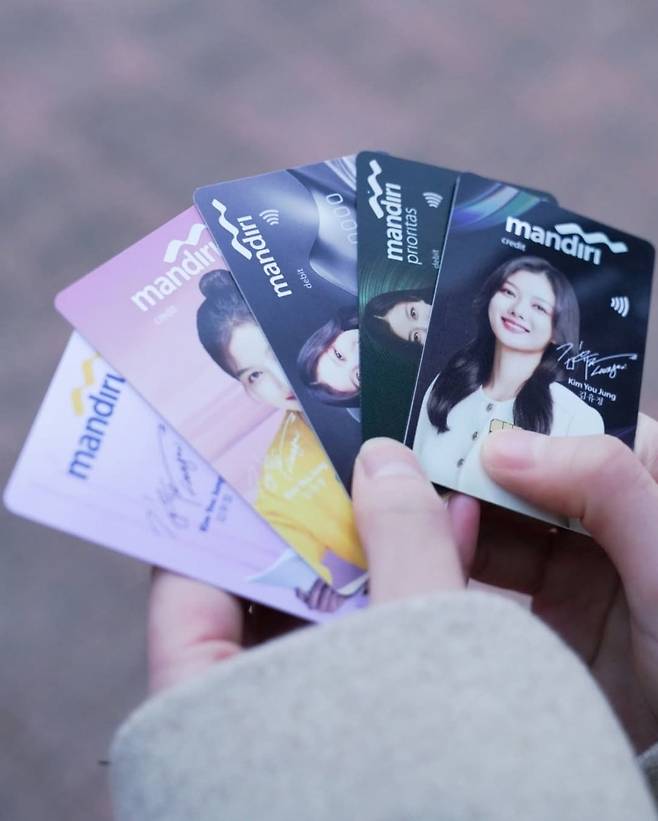 김유정 나왔다 그 얼굴 첫사랑 소환하는 국민 여동생 청순 코트룩 뷰티는 내운명