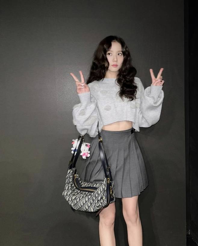 블랙핑크 지수 디올 공주님의 청순 러블리 하이틴 감성 크롭 니트 플리츠스커트룩 뷰티는 내운명