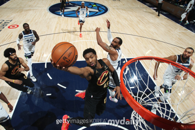Nba 승률 단독 1위 질주→클리블랜드 미네소타에 역전승미첼 36득점 8r 6as갈랜드 29득점 5r 6as