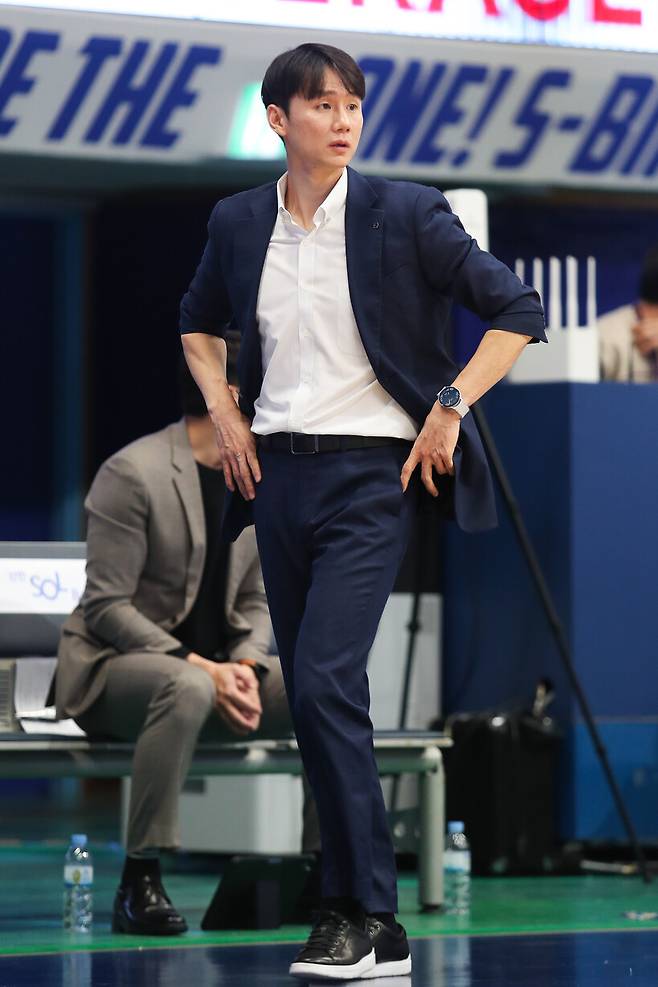 4라운드 악몽 떨쳐냈다” 한 점 차 승리 거둔 이시준 감독대행