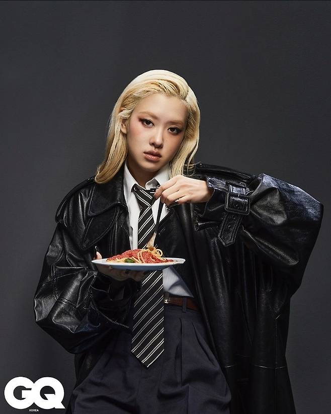 아파트 로제 뼈만 남은 하의실종 169cm 44kg 시스루 미니스커트룩 뷰티는 내운명