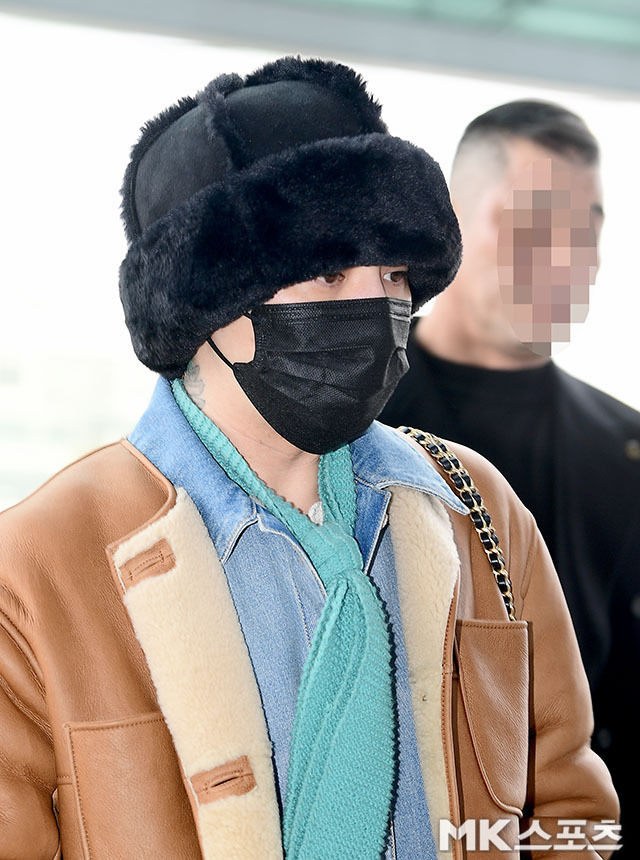 지드래곤 샤넬백은 영혼의 단짝 형형색색 네일로 시선올킬 무스탕 공항패션 뷰티는 내운명