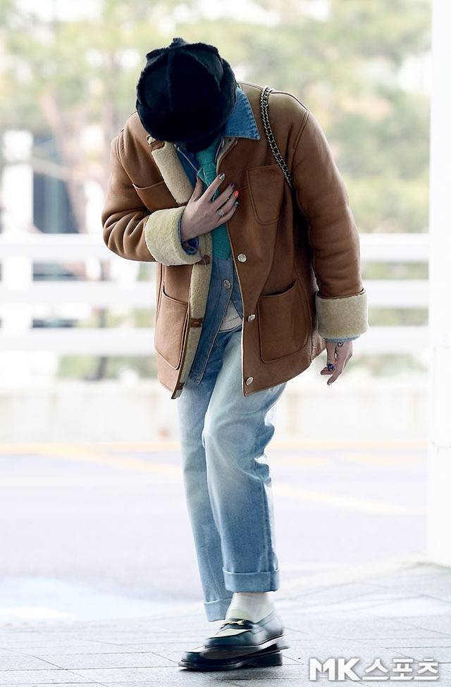 지드래곤 샤넬백은 영혼의 단짝 형형색색 네일로 시선올킬 무스탕 공항패션 뷰티는 내운명