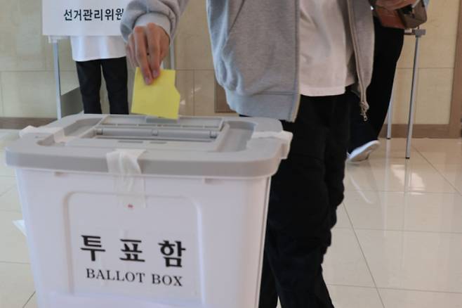 尹 부정 투표지로 개표 조작 주장에 선관위 증거 안돼 반박