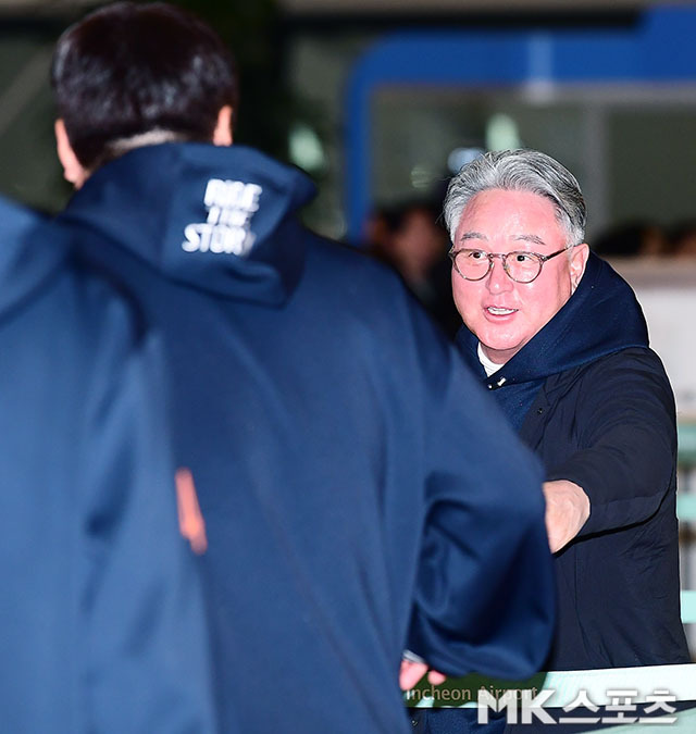 열심히 땀 흘려 팬들께 보답하는 시즌 만들 것”스프링캠프 떠나는 김경문 한화 감독의 다짐 Mk인터뷰