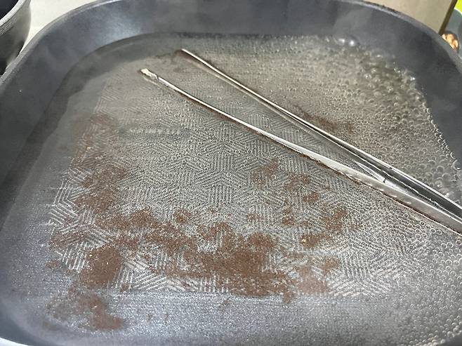 생선을 집에서 그냥 굽지 마세요 온 집안이 생선 냄새로 가득 찹니다 텐꿀팁