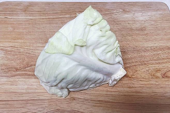 양배추 썰 때 칼 대신 이것 사용해 보세요 샐러드 전문점 뺨치네요~ 쏙쏙팁