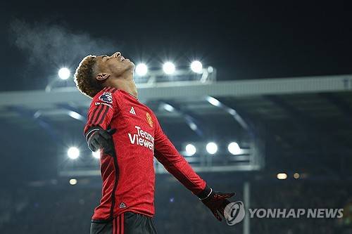 래시포드 대굴욕 전 여친 폭탄 발언 사귀는 사이 No 밥만 먹었을 뿐