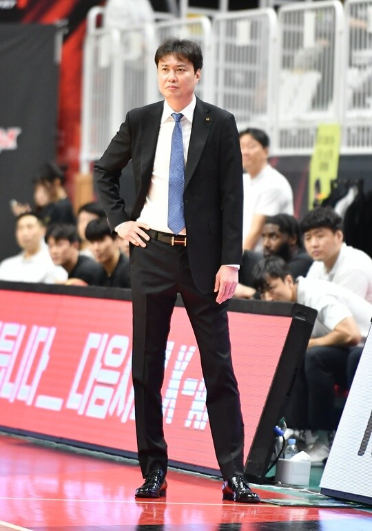 경기 후 김상식 정관장 감독 선수들이 끝까지 집중했다” 송영진 Kt 감독 시작부터 좋지 않았다”