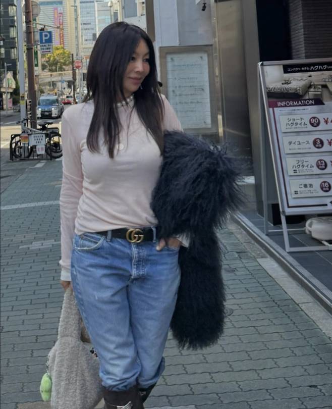 황신혜 일본 여행엔 구찌벨트 60대 믿기지않는 스타일과 멋 데님룩 뷰티는 내운명