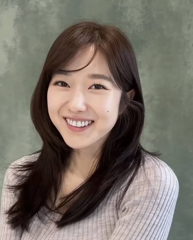 이혜성 장발 여신의 무한 변주 한결 부드러워진 세련미 레이어드 컷 스타일링 뷰티는 내운명