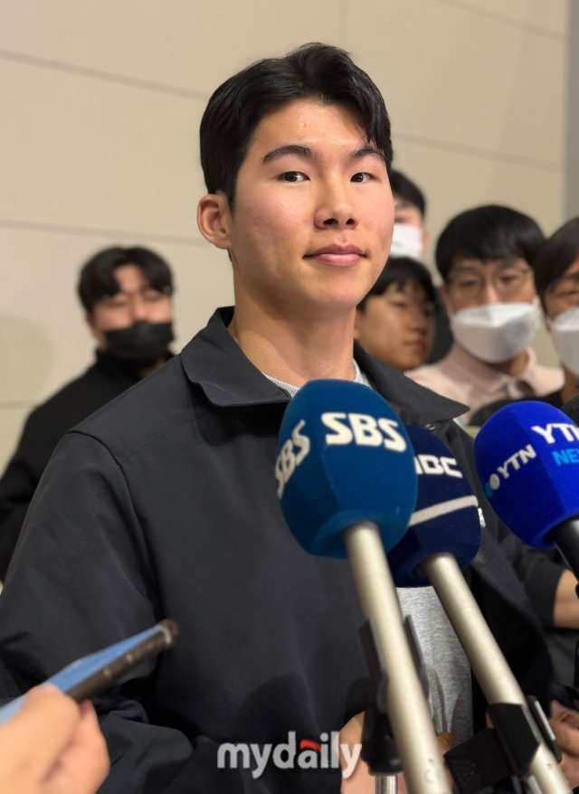 다저스 캠프 가기 전에 온다도와줘야” 혜성특급과 영웅들 애리조나에서 ‘뜨거운 재회 Md인천공항
