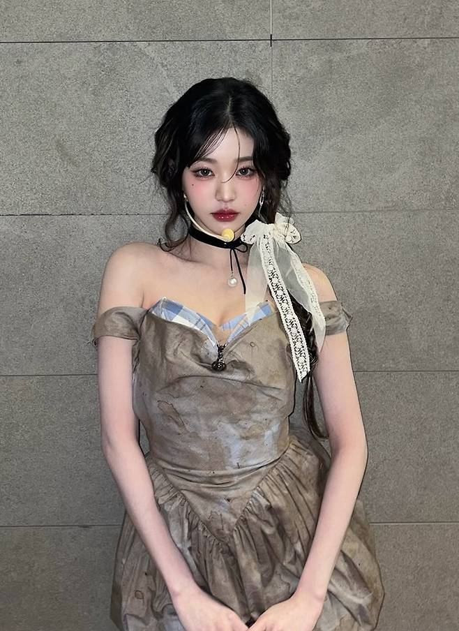 아이브 장원영 Ai인형 인줄 만화 찢고 나온 K팝 요정 오프숄더 드레스룩 패션엔
