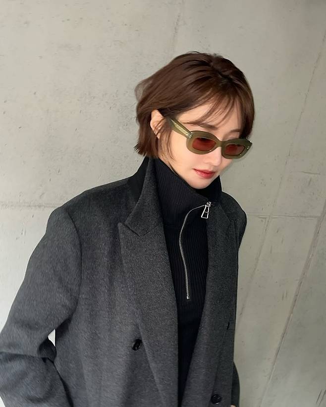 고준희 빵집 가는 패셔니스타 패션피플 기죽이는 숏컷 코트 핏 얼죽코룩 패션엔