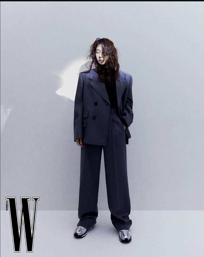이지아 이런 의상 처음이야 트위드 걸친 시스루의 유혹 데님 슈트룩 뷰티는 내운명