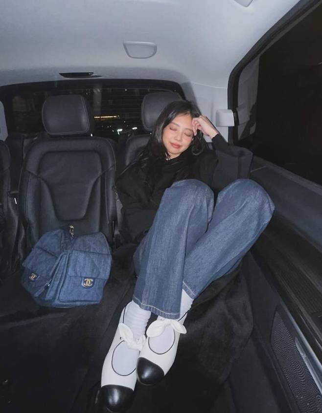롱코트 분위기 뭐야 영화인줄 파리 밤거리 홀로 빛낸 인간 샤넬 블랙핑크 제니