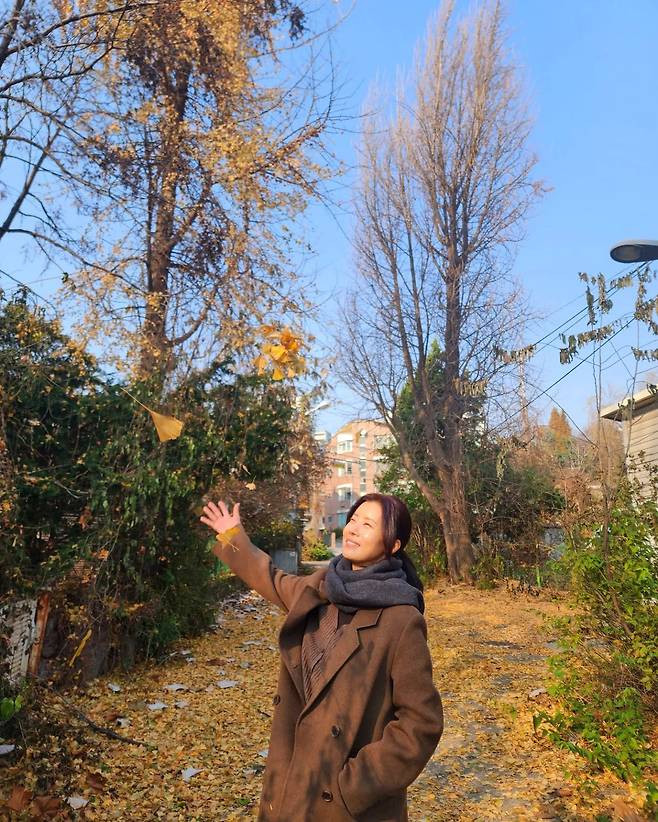 소속사 대표의 10년 사랑 결실을 맺은 여배우 일상룩 라이프업