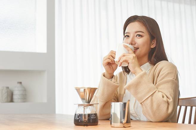 매일 커피 마시면 수명 2년 길어진다고요”한국인 1인당 연간 커피 405잔 마신다 수민이가 궁금해요