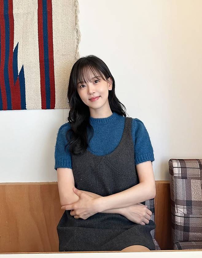 강한나 보기만 해도 청순 니트와 라운드 원피스 청순 여친미 레이어드룩 패션엔