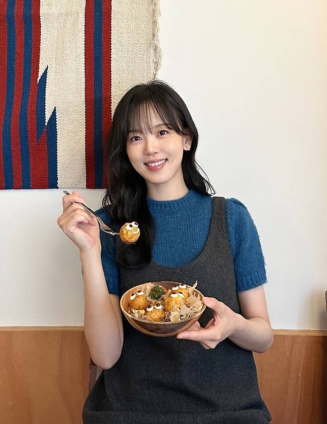 강한나 보기만 해도 청순 니트와 라운드 원피스 청순 여친미 레이어드룩 패션엔