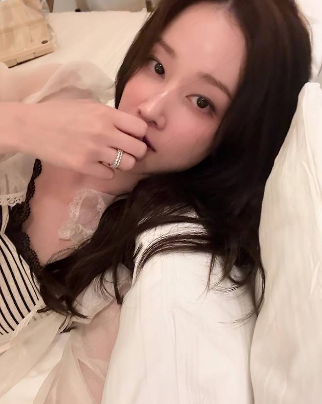 황금골반이 뭐길래 비현실적 S라인으로 난리난 여배우 또 딱붙는 옷 입었네 대본은 내운명