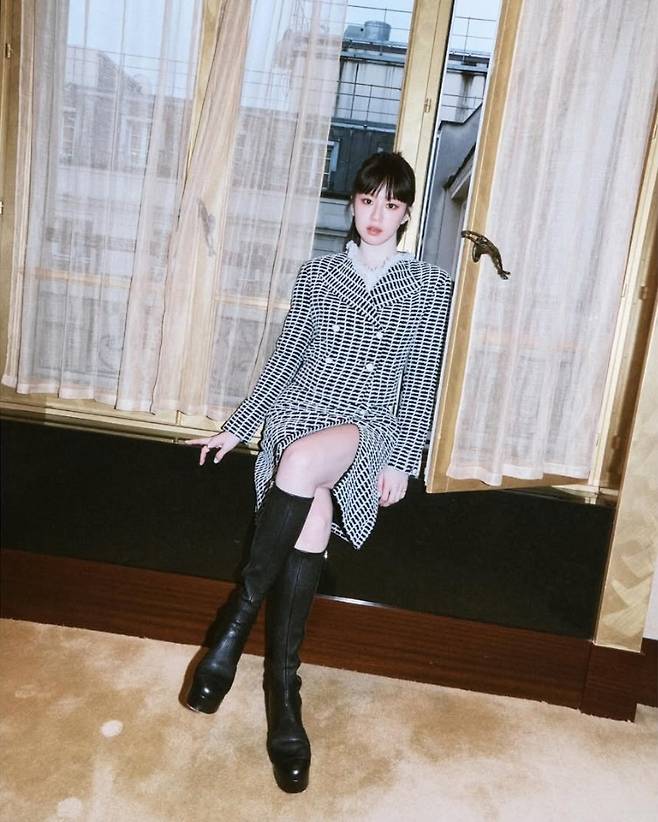 고윤정 샤넬의 극진한 초대 파리가 들썩인 여신미모 트위드 셋업룩 대본은 내운명