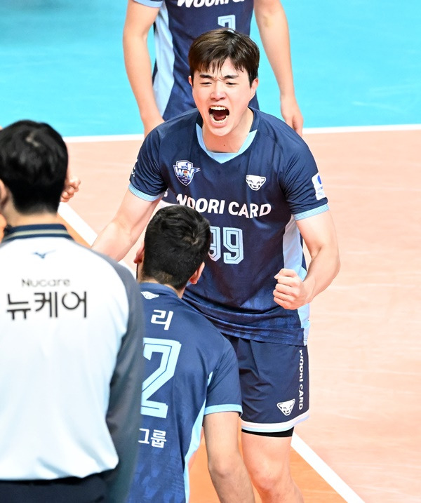 알리 김지한 각각 20점 우리카드 Ok저축은행에 9연패 선물