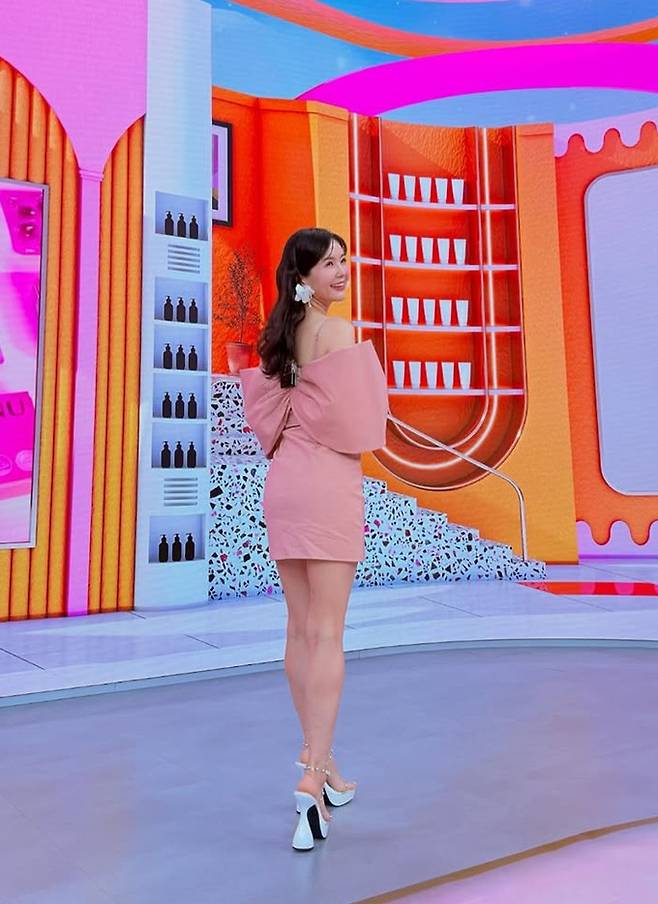 장영란 45세 두아이 엄마 맞아 갈수록 어려져 리본 미니 핑크 원피스룩 패션엔