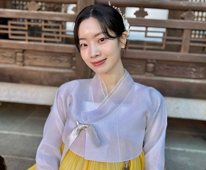 얼마나 하얗길래 소속사 대표까지 두부라고 부른다는 미모의 여가수 한복도 예뻐 대본은 내운명