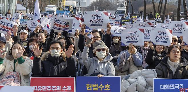 윤석열 구속기소 후 첫 주말 집회반탄은 ‘광화문파 ‘여의도파 갈려