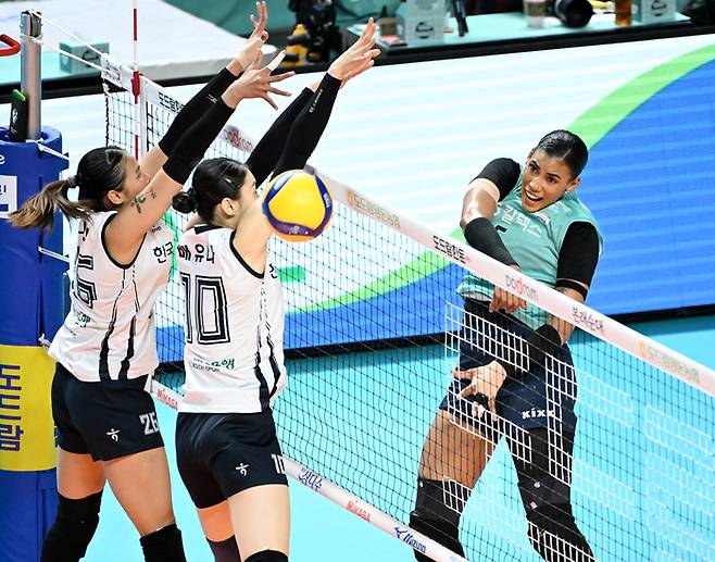 ‘실바 36득점 맹활약 Gs칼텍스 올시즌 처음으로 한국도로공사 격파