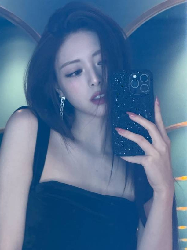‘유고걸 원조 이효리도 인정한 그녀 신이 내린 황금 골반에 믿기 힘든 미니드레스 핏 스타와 라이프