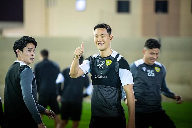 Uae서도 ‘우승 복덩이 정승현 감독께서 ‘팀을 이끌어 달라 주문 행복한 생활” Ss두바이in