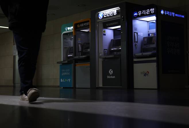 은행권 가산금리 인하 시작했지만···올릴 땐 ‘팍팍 내릴 땐 ‘찔끔