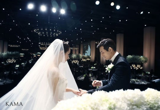 열애설 불거지자 ‘이미 결혼 준비중 초고속 결혼 발표한 탑배우 부부 스포엔 뉴세이