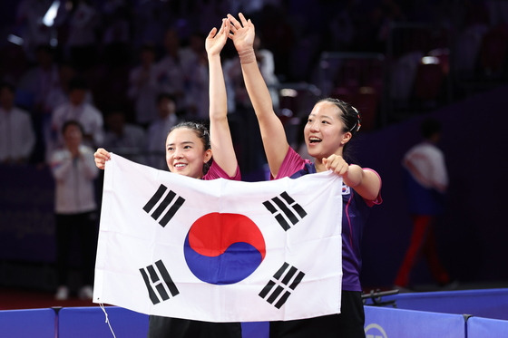 신유빈 옛 황금 콤비 전지희 제압···싱가포르 스매시 32강 진출