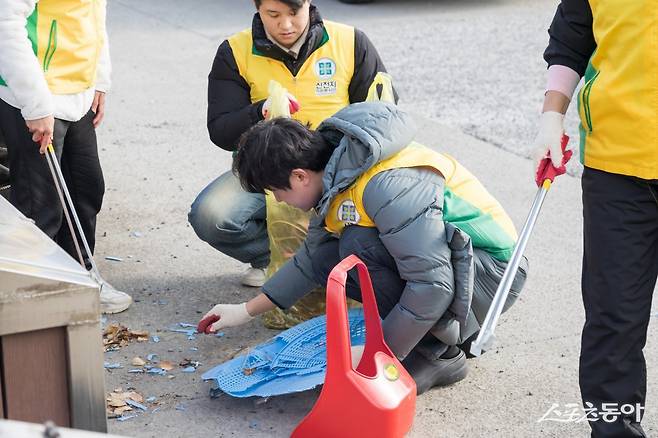 신천지자원봉사단 진해지부 속천 유람선 선착장 일대서 환경 정화 나서