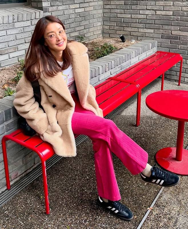 이시영 최강 한파에 맞선 시어링 무스탕 핑크 팬츠 조합 시선강탈 패션엔