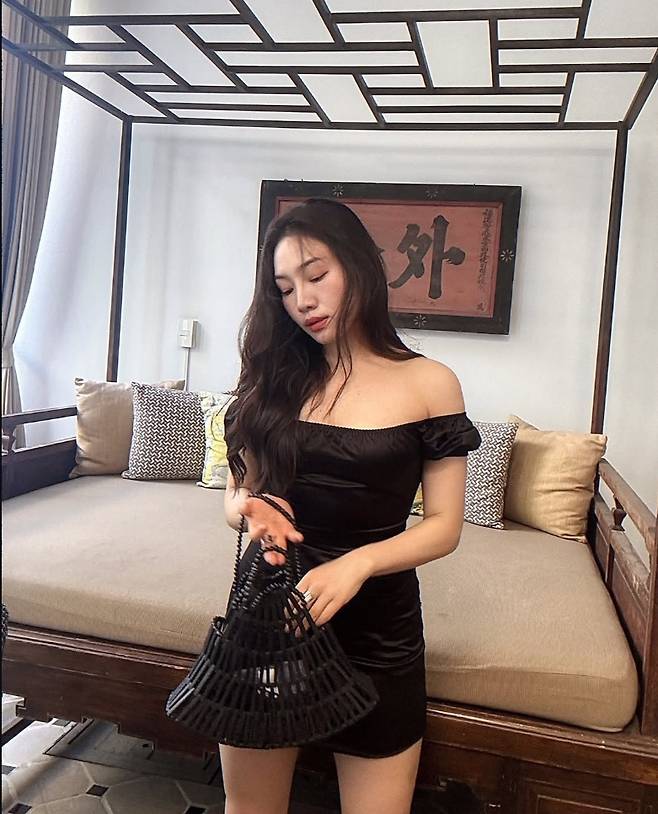 단순히 송혜교 절친 아냐 연세대 나와 버클리 수료까지 마친 여배우 오프숄더 드레스룩 대본은 내운명