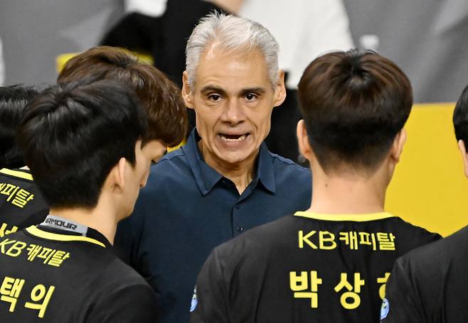 현대캐피탈 ‘연승 저지한 레오나르도 감독 환상적인 노력으로 눈부신 경기력 보여줬다” 현장인터뷰