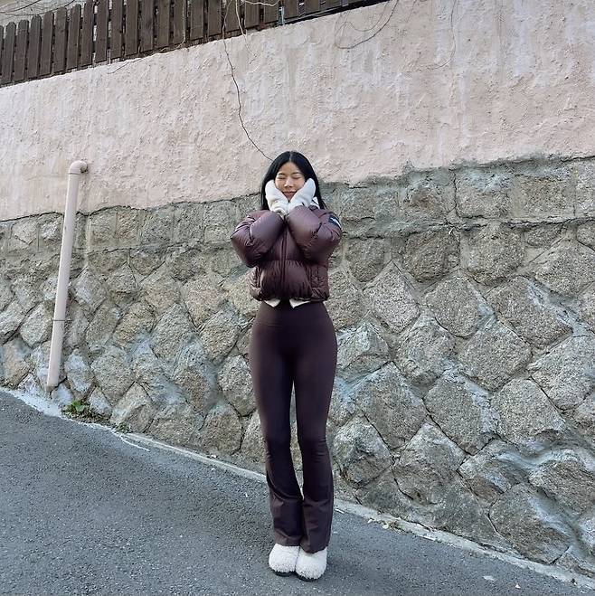 뒤태가 어쩜 이래 194cm 배우와 결혼 비현실적 S라인 화제된 애슬레저룩 대본은 내운명